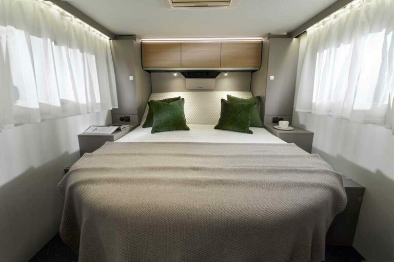 Adria Compact Select DC : le lit central dans un format étroit ...